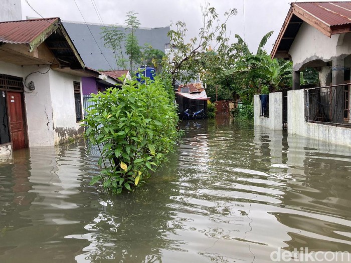 Potret Banjir di Tamalanrea Makassar yang Disebut Walkot Genangan