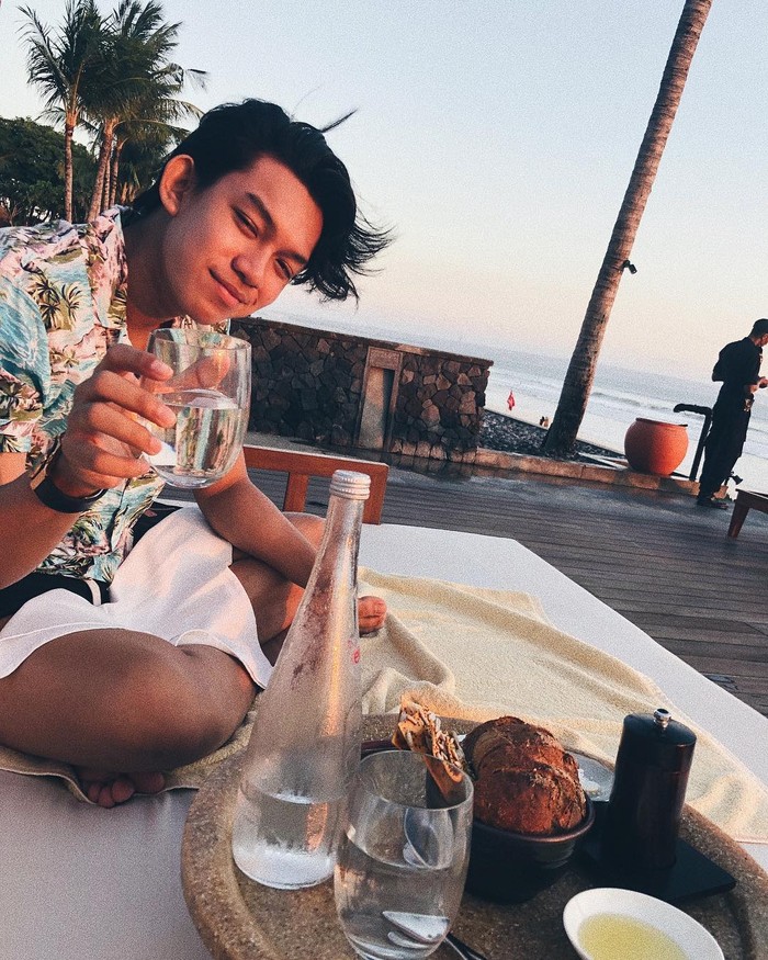 Intip Kembali Momen Gaga Muhammad saat Nongkrong Bareng Laura