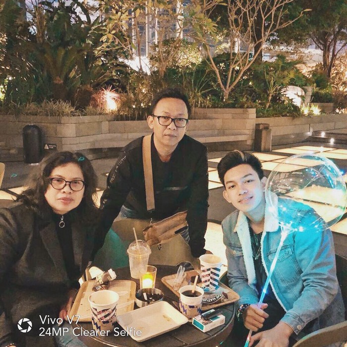 Intip Kembali Momen Gaga Muhammad saat Nongkrong Bareng Laura