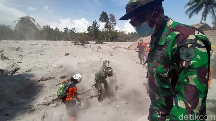 Pencarian Korban Erupsi Gunung Semeru Terus Berlangsung
