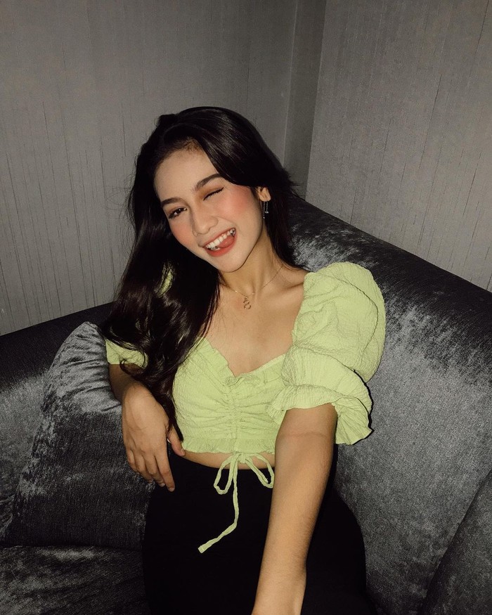 Sarah Tuffahati Jawab Tantangan Adegan Mesra dan Busana Seksi