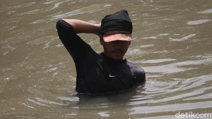 Berburu Cacing Sutra di Bandung