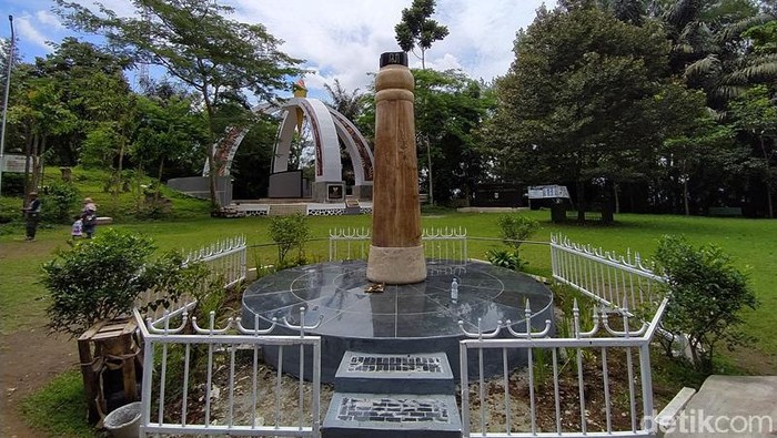 Potret Gunung Tidar yang Disebut Paku Tanah Jawa