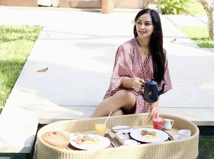 Si Cantik Sisca Mellyana yang Hobi Makan Mie dan Floating Breakfast