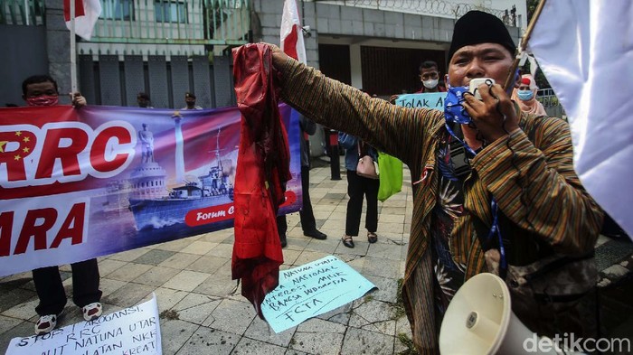 Sengketa Laut Natuna Utara, Massa Demo di Kedubes RRC