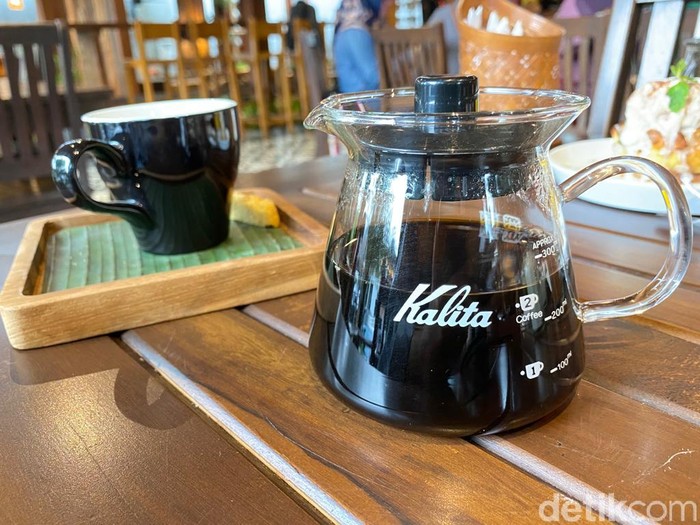 Mantap Lur! Sego Rawon dan Tempe Mendoan di Java Dancer Coffee