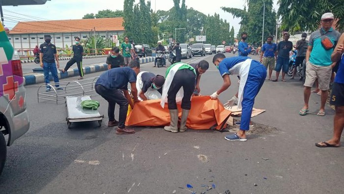 Kecelakaan Beruntun Di Madiun Pemotor Yang Lawan Arus Tewas