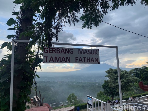Potret Taman Fathan Hambalang yang Viral di Medsos