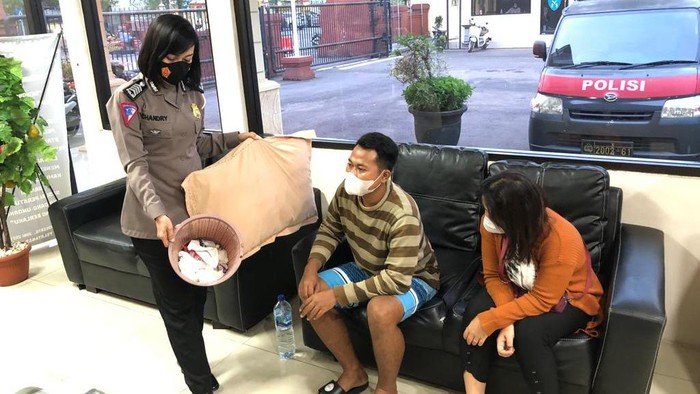 Suami Gerebek Istri Selingkuh dengan Pria Lain di Hotel Mojokerto Suami Gerebek Istri Selingkuh dengan Pria Lain di Hotel Mojokerto