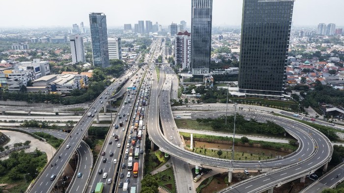 Ribuan Kendaraan Tinggalkan Jabodetabek Ribuan Kendaraan Tinggalkan Jabodetabek