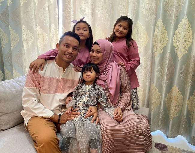 10 Potret Cantik WAGs Indonesia Vs Singapura, Polwan Hingga Ratu Kecantikan