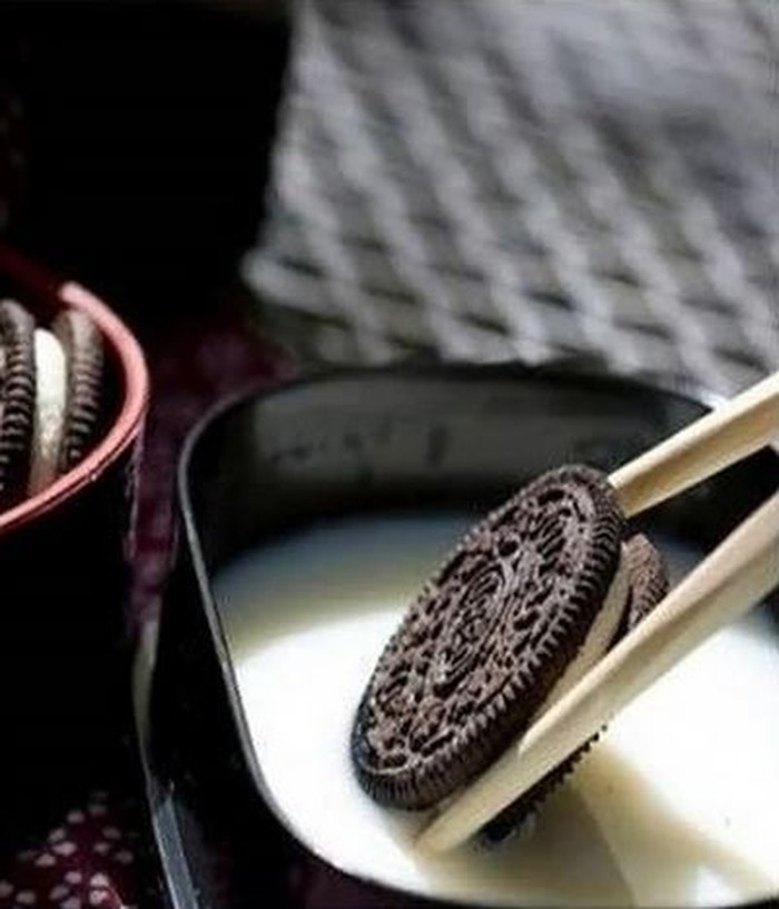 10 Cara Nyeleneh Pakai Sumpit Ini Bikin Ngakak