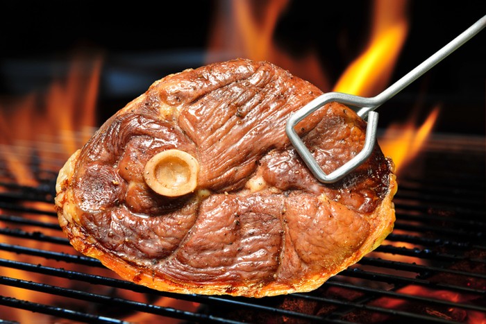5 Tips Memanggang Daging Juicy dan Tak Gosong dari Executive Chef 5 Tips Memanggang Daging Juicy dan Tak Gosong dari Executive Chef