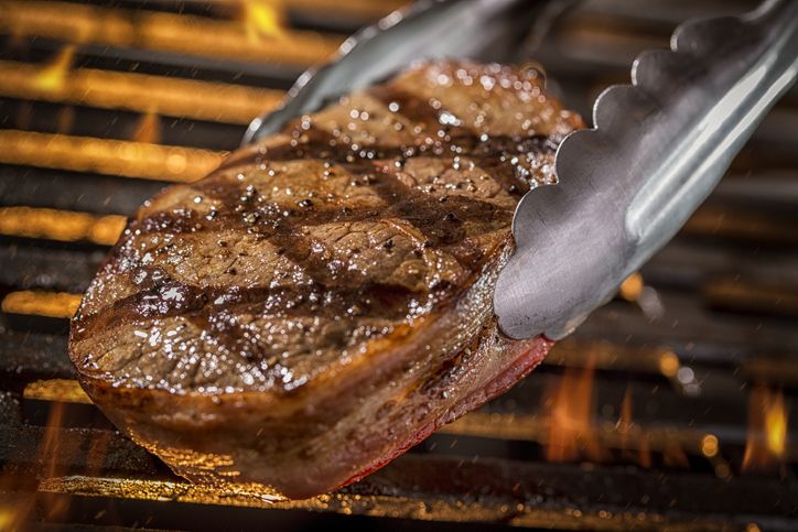 5 Tips Memanggang Daging Juicy dan Tak Gosong dari Executive Chef 5 Tips Memanggang Daging Juicy dan Tak Gosong dari Executive Chef