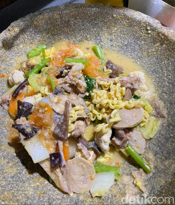 Pedas Nagih! Seblak Cobek Teh Ida yang 'Ngumpet' di Braga