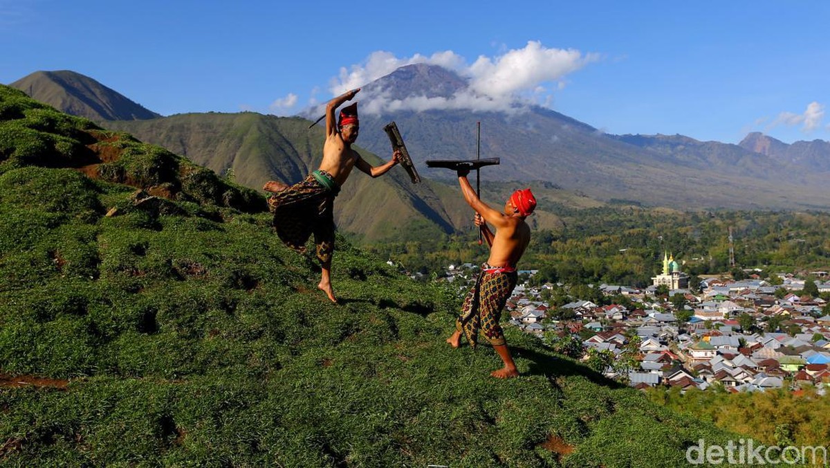 10 Tari Tradisional Nusa Tenggara Barat, Tari Lenggo Hingga Tari Peresean