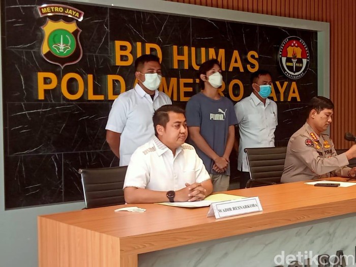 Penangkapan Naufal Samudra Berhubungan dengan Kasus Narkoba Jeff Smith Penangkapan Naufal Samudra Berhubungan dengan Kasus Narkoba Jeff Smith