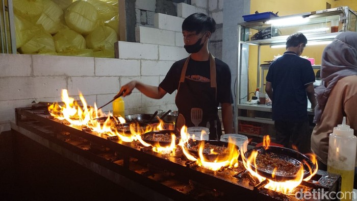 Pedes Poll! Sengatan Sambal Cobek Bakar Khas Lumajang Pedes Poll! Sengatan Sambal Cobek Bakar Khas Lumajang