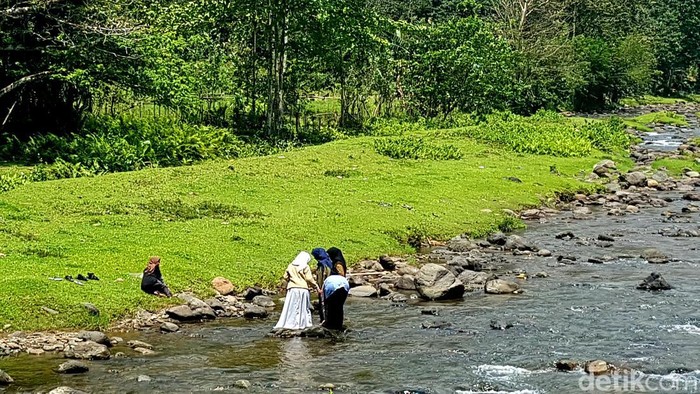 Foto: Bisa Main Air di Sungai Sejernih Ini di Sulawesi Barat