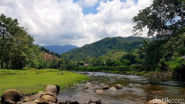 Foto: Bisa Main Air di Sungai Sejernih Ini di Sulawesi Barat