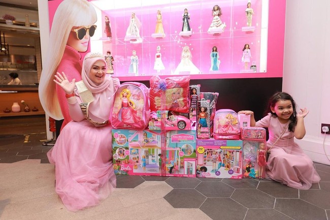 10 Foto Pesta Ulang Tahun Siti Nurhaliza Ke-43, Serba Pink Bertema Barbie