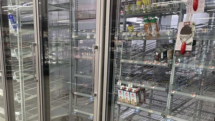 Begini Rak Supermarket AS yang Melompong, Apa yang Mau Dibeli?