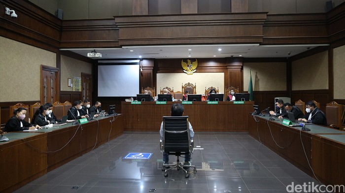 Ekspresi Heru Hidayat yang Dituntut Hukuman Mati Namun Divonis Nihil Ekspresi Heru Hidayat yang Dituntut Hukuman Mati Namun Divonis Nihil