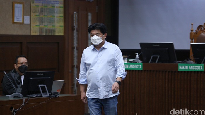 Ekspresi Heru Hidayat yang Dituntut Hukuman Mati Namun Divonis Nihil Ekspresi Heru Hidayat yang Dituntut Hukuman Mati Namun Divonis Nihil