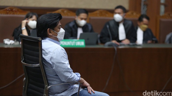 Ekspresi Heru Hidayat yang Dituntut Hukuman Mati Namun Divonis Nihil Ekspresi Heru Hidayat yang Dituntut Hukuman Mati Namun Divonis Nihil