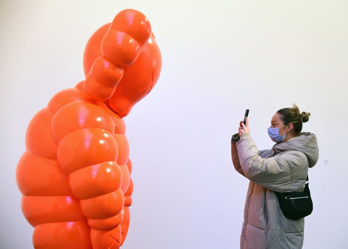 Jelajahi Patung Kaws saat Pandemi!