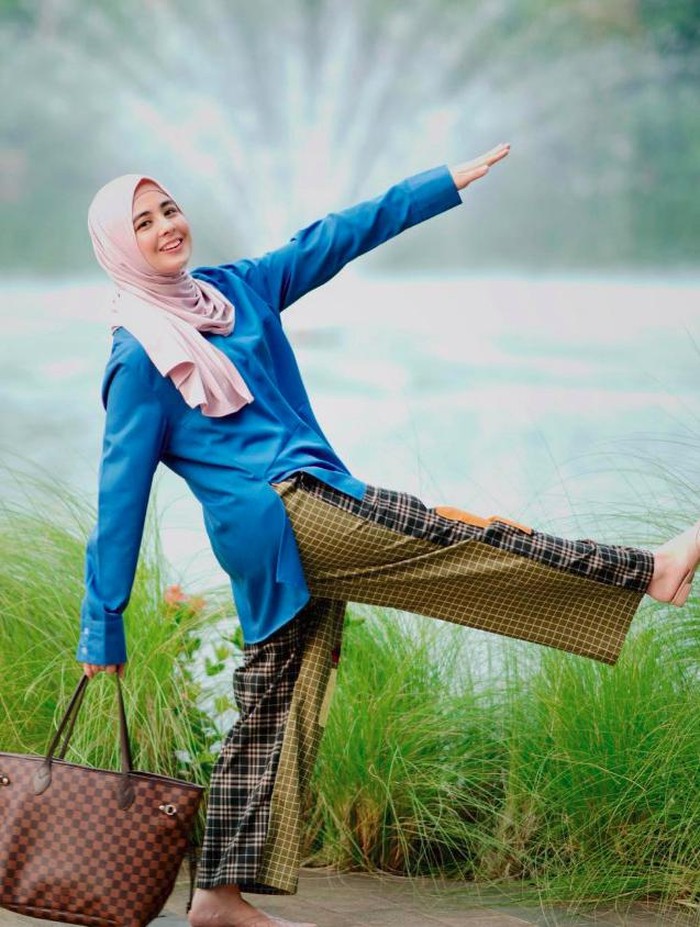 Risty Tagor Jadi Sorotan, Dulu Syar'i kini Berani Pakai Jeans