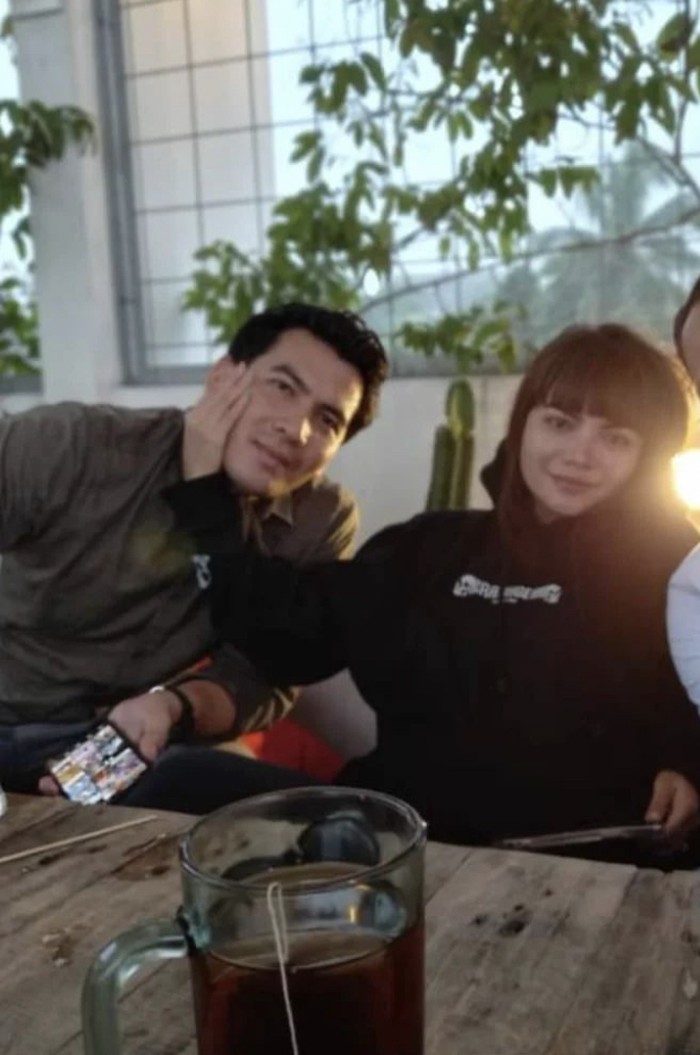 Kelewat Romantis, Pose Mesra Ridho Ilahi dan Dinar Candy Saat Suap-suapan Kelewat Romantis, Pose Mesra Ridho Ilahi dan Dinar Candy Saat Suap-suapan