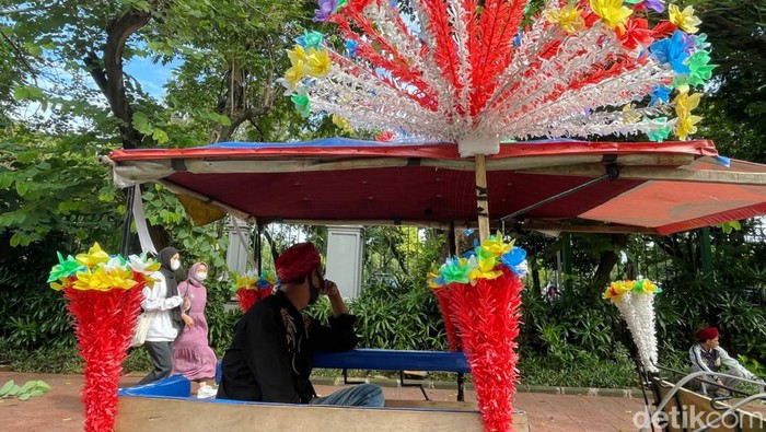 Potret Kusir Delman Berburu Rezeki di Kawasan Monas