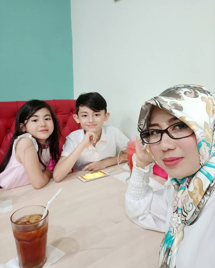 Kenangan Almarhum Matthew White 'Danur' saat Makan Bareng Keluarga