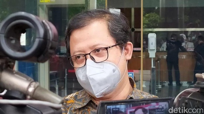 Ubedillah Badrun Diklarifikasi KPK soal Pelaporan Gibran-Kaesang Ubedillah Badrun Diklarifikasi KPK soal Pelaporan Gibran-Kaesang