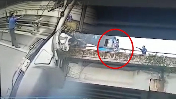 Sopir Penyelamat Wanita Mau Bunuh Diri di Jakbar Diganjar Emas-Piagam PPD Sopir Penyelamat Wanita Mau Bunuh Diri di Jakbar Diganjar Emas-Piagam PPD