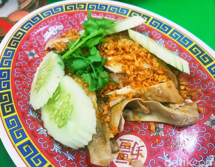 Lezatnya Ayam Rebus dan Babi Kuluyuk di Wong Fu Kie yang Legendaris