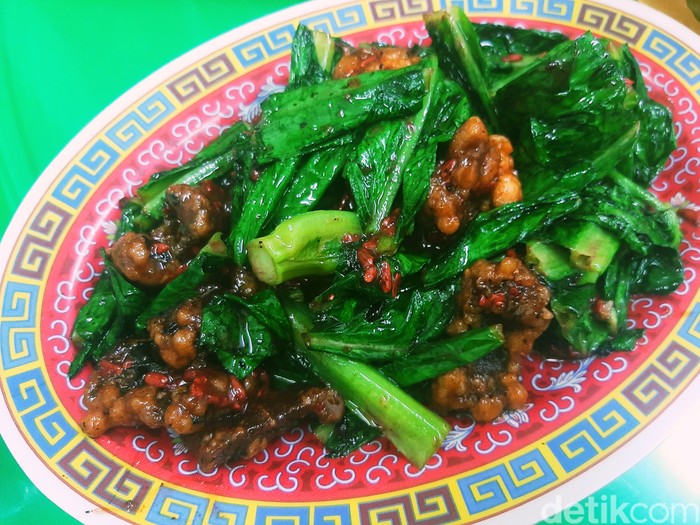 Lezatnya Ayam Rebus dan Babi Kuluyuk di Wong Fu Kie yang Legendaris