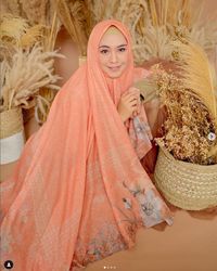 10 Gaya Hijab Syar'i Oki Setiana Dewi, Ustazah yang Ceramahnya Jadi Sorotan