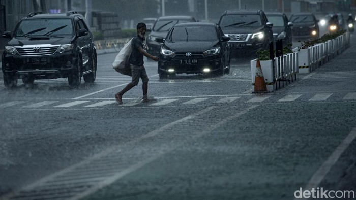 Hujan Deras Guyur Ibu Kota Siang Tadi Hujan Deras Guyur Ibu Kota Siang Tadi