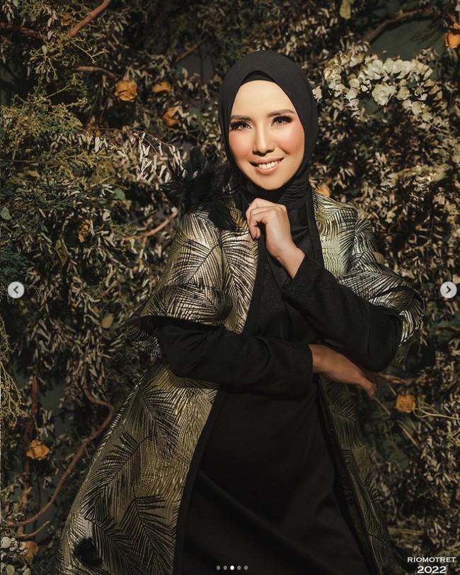 9 Foto Terbaru Tya Ariestya Pemotretan Perdana Pakai Hijab, Bikin Pangling