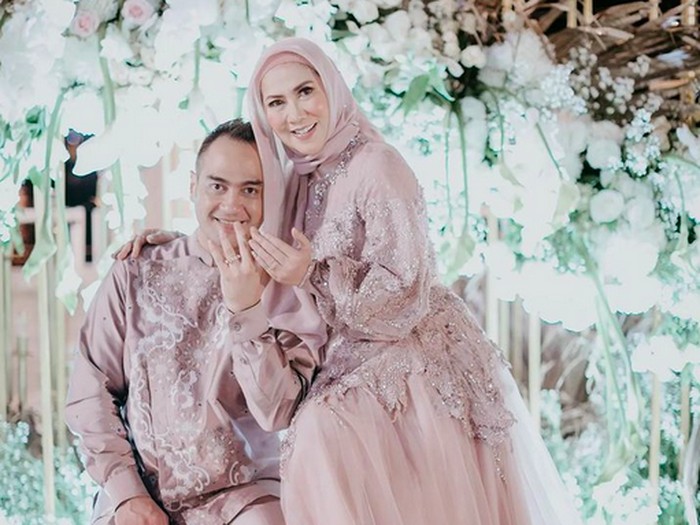 Venna Melinda dan Ferry Irawan Siap Menikah Tak Pakai WO Elma Theana Venna Melinda dan Ferry Irawan Siap Menikah Tak Pakai WO Elma Theana