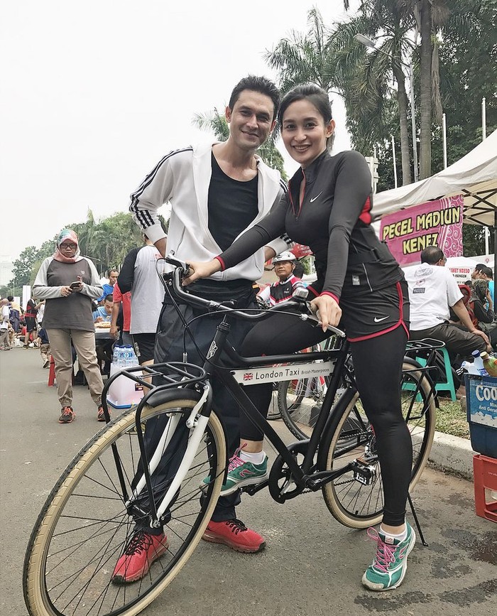 Cantiknya Karra Syam, Presenter Olahraga yang Doyan Ngopi
