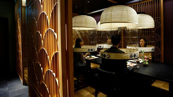 Unik! Ada Lampion Raksasa di Restoran Hotel Jepang, Buat Apa?