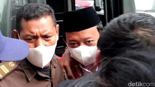 Perjalanan Kasus Herry Wirawan hingga Lolos dari Hukuman Mati Perjalanan Kasus Herry Wirawan hingga Lolos dari Hukuman Mati
