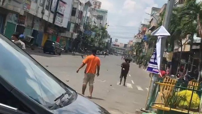 Tawuran Warga Terjadi di Medan, Diduga Masalah Lahan Parkir Tawuran Warga Terjadi di Medan, Diduga Masalah Lahan Parkir