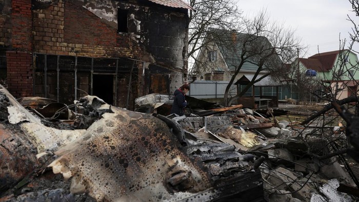 Di Tengah Serangan Rusia, Pesawat Tak Dikenal Tabrak Rumah di Kyiv Di Tengah Serangan Rusia, Pesawat Tak Dikenal Tabrak Rumah di Kyiv
