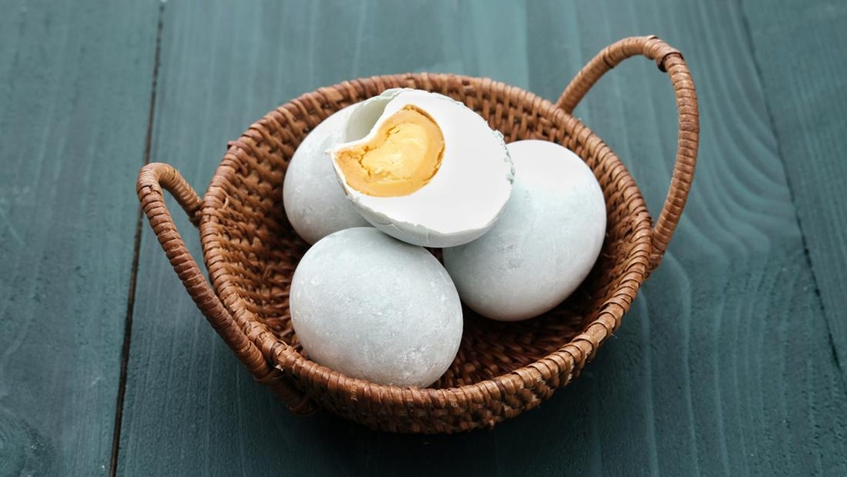 10 Manfaat Telur Asin Bagi Kesehatan Tubuh dan Efek Sampingnya