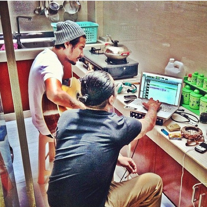 Keakraban Ello, Vokalis Dewa 19 Baru saat Nongkrong Bareng Para Musisi
