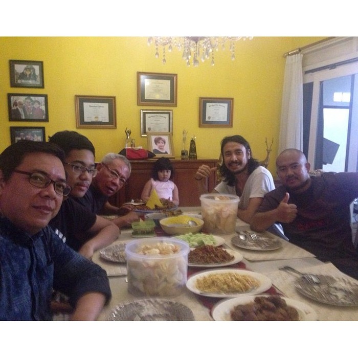 Keakraban Ello, Vokalis Dewa 19 Baru saat Nongkrong Bareng Para Musisi